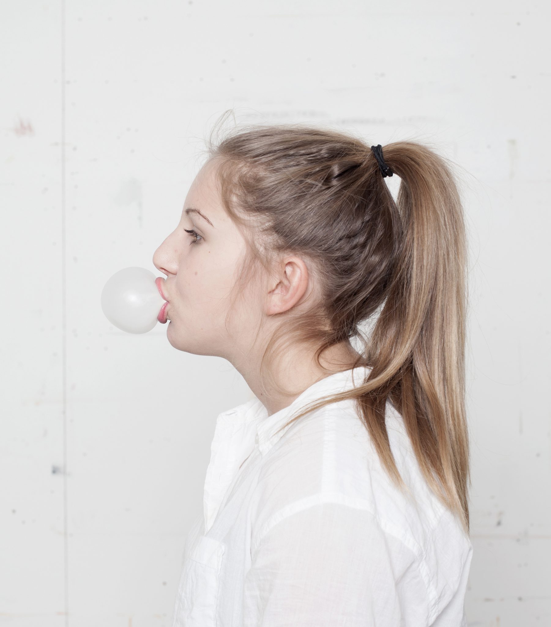 JULIA PEIRONE | Girls – a female Gaze - DOROTHÉE NILSSON GALLERY